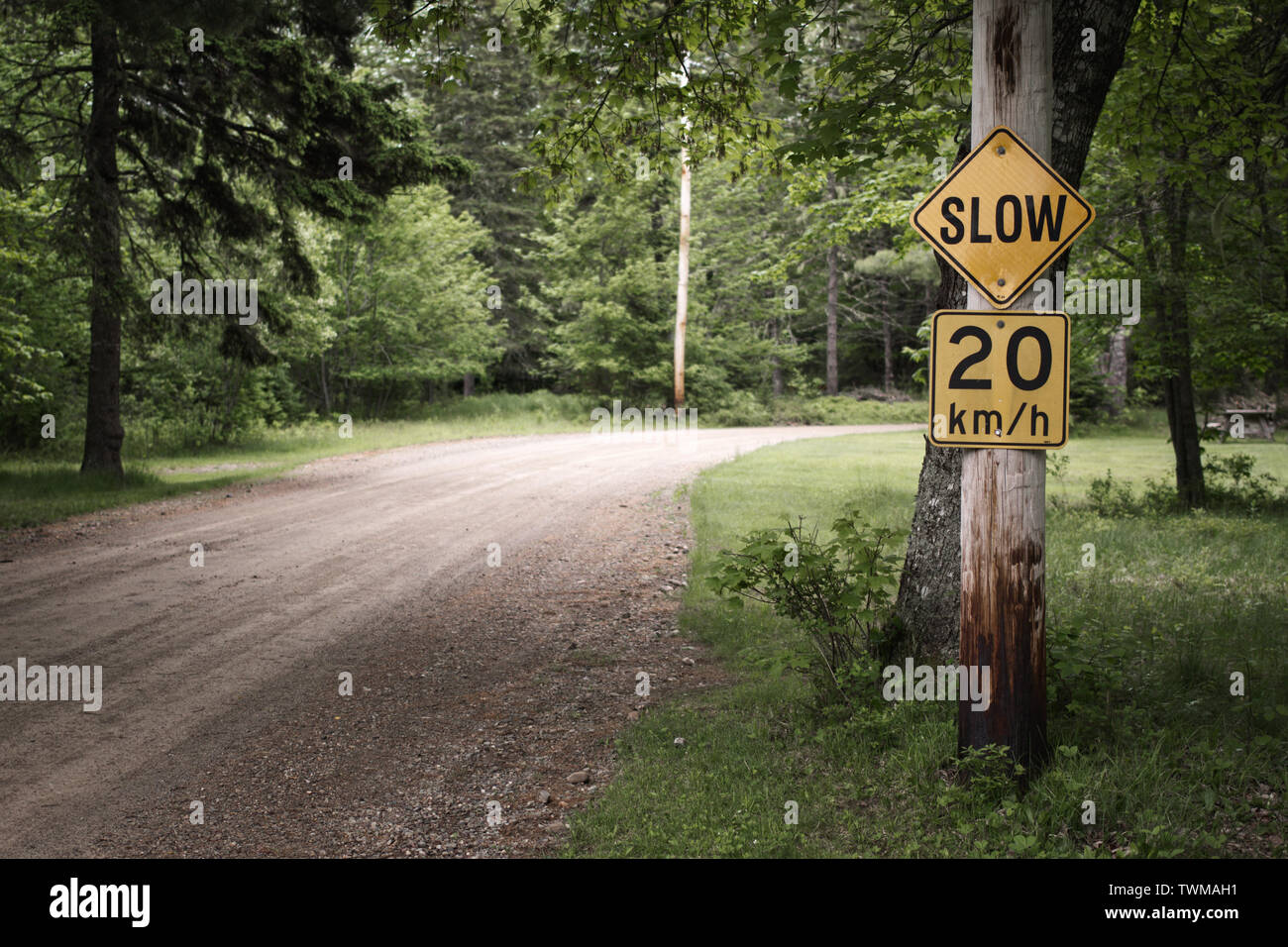 20 km h sign hi-res stock photography and images - Alamy