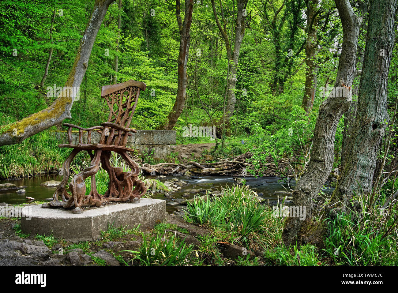 Rivelin river chair sculpture hi-res stock photography and images - Alamy