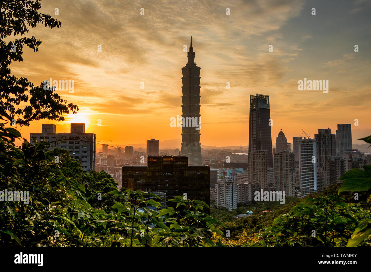 Sunset view with Taipei 101 Stock Photo - Alamy