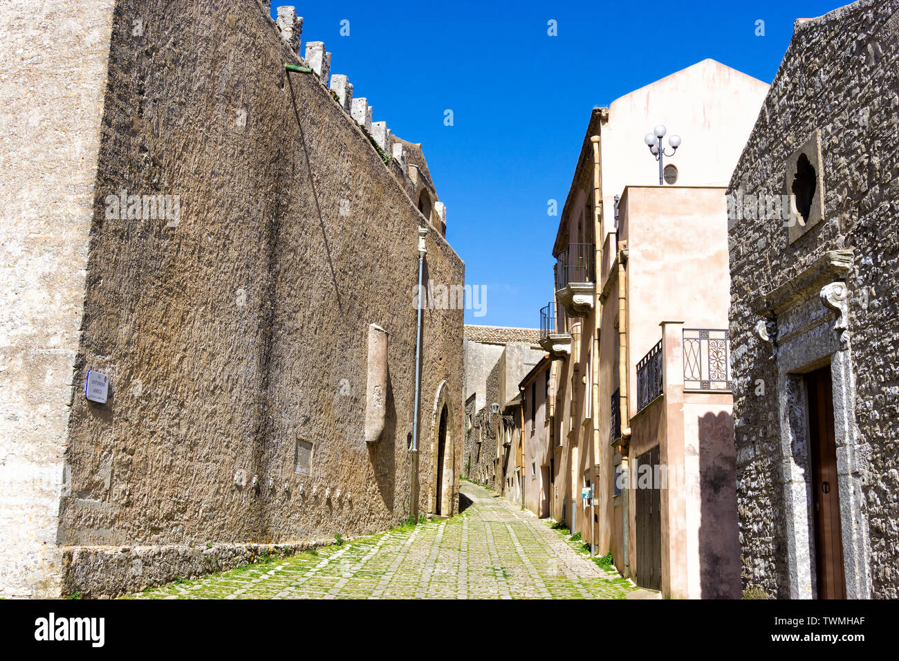 View of old street in Erice in Sicily, Italy Stock Photo - Alamy