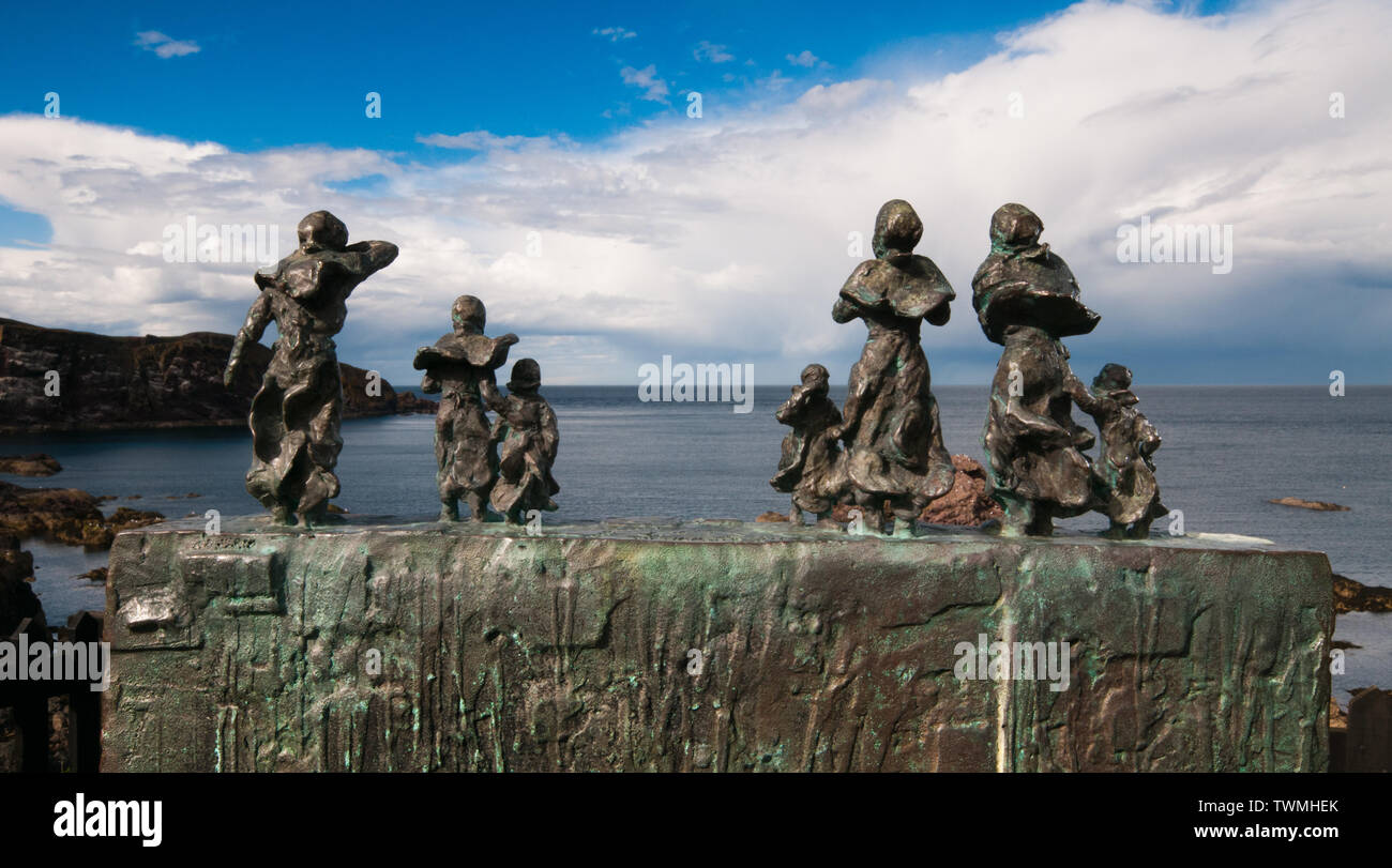 The small scottish fishing village of St Abbs Stock Photo - Alamy