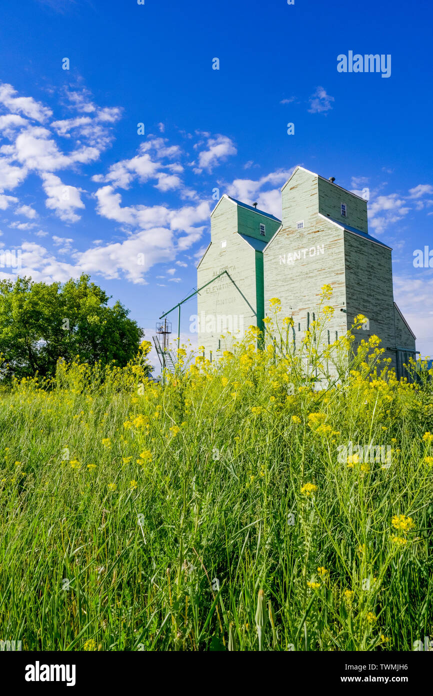 Alberta terminals grain elevator hi-res stock photography and images ...