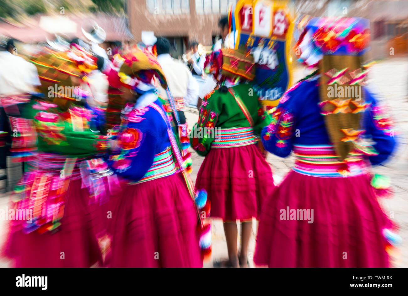 Manual zoom blur of Quechua indigenous people with traditional clothing ...