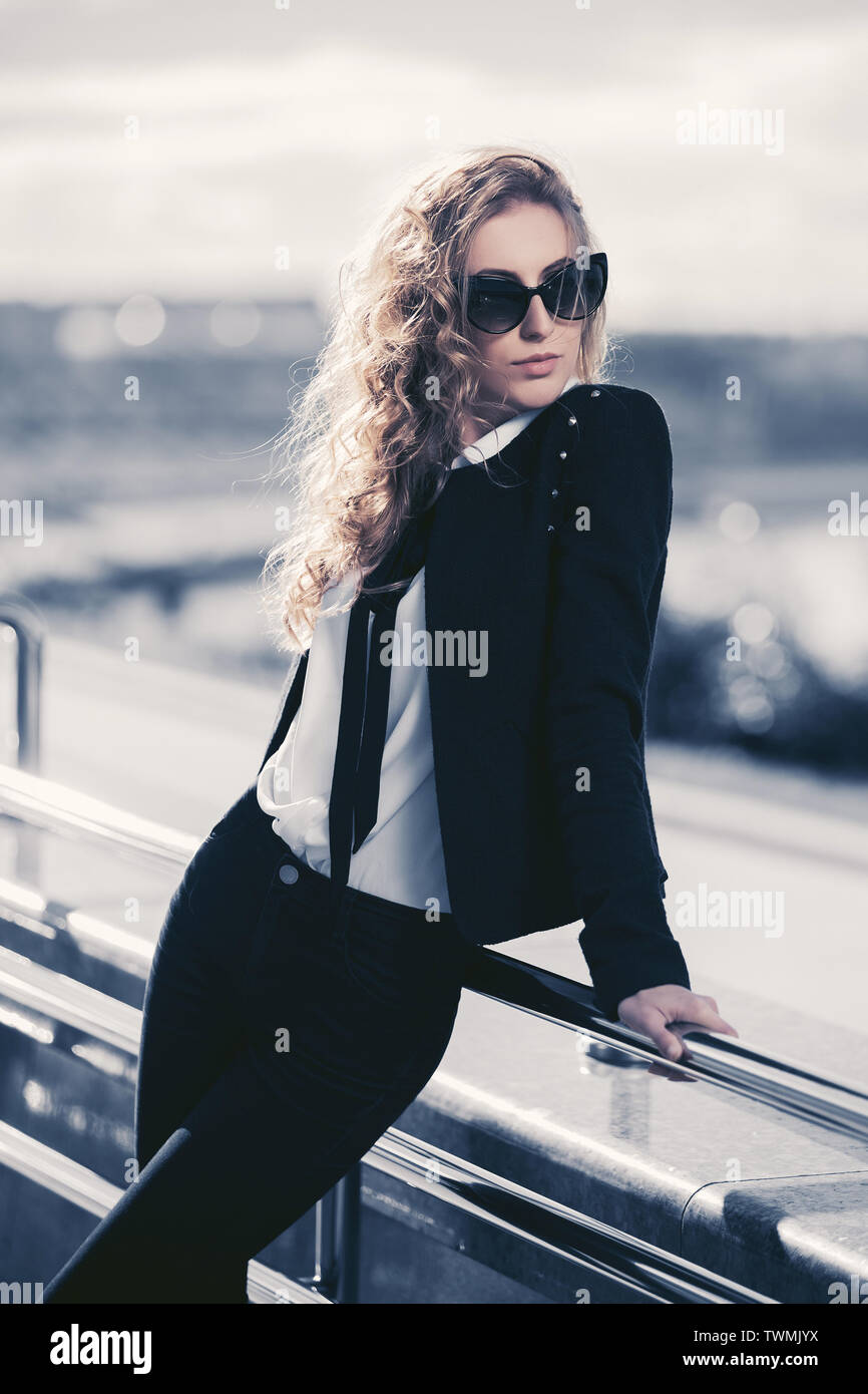 Business model woman hi-res stock photography and images - Alamy