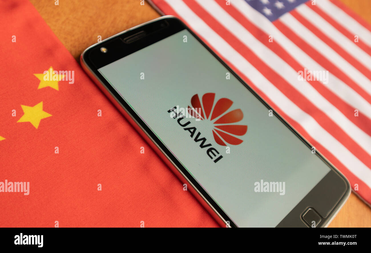 Huawei logo hi-res stock photography and images - Alamy
