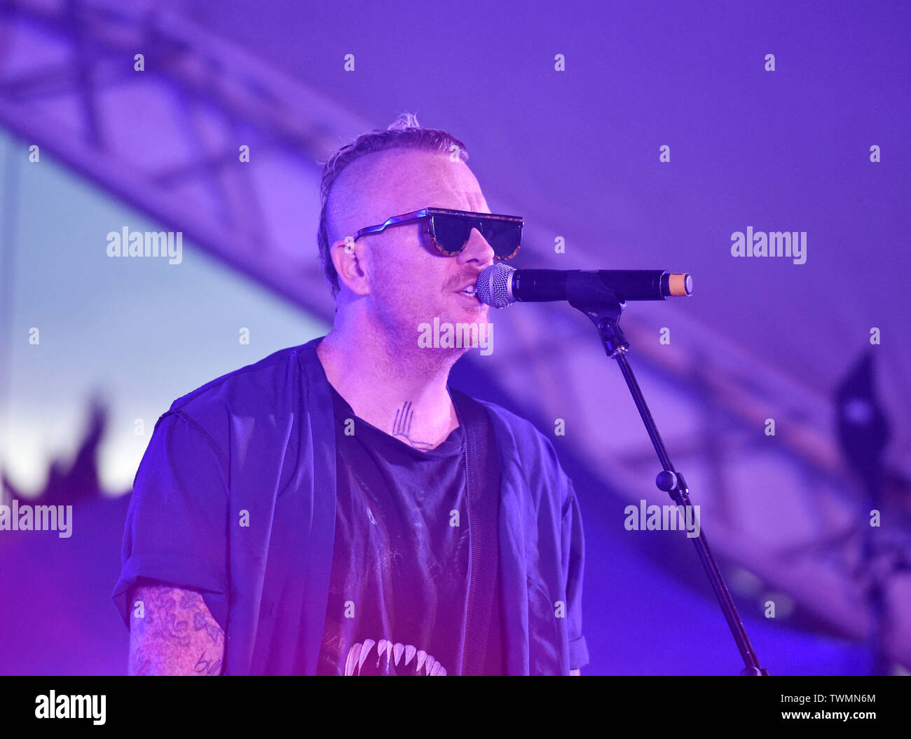 Max collins hi-res stock photography and images - Alamy