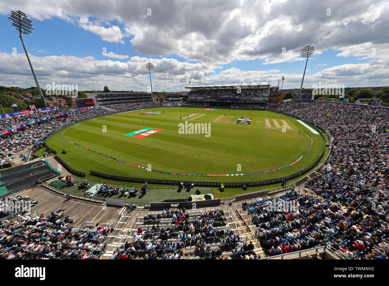 Headingley cricket ground general hi-res stock photography and images ...
