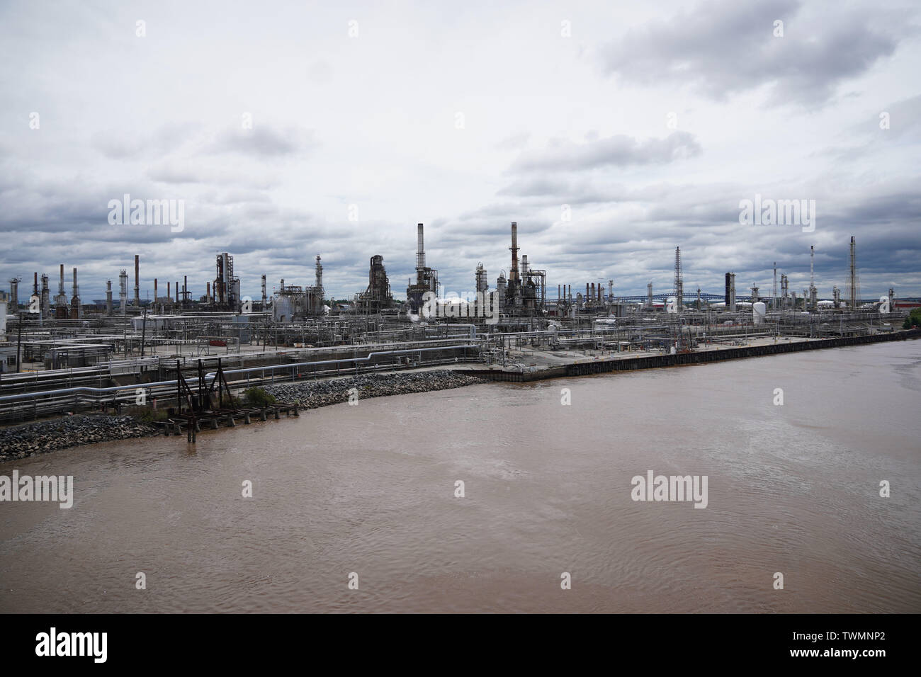 Philadelphia energy solutions fire hi-res stock photography and images ...