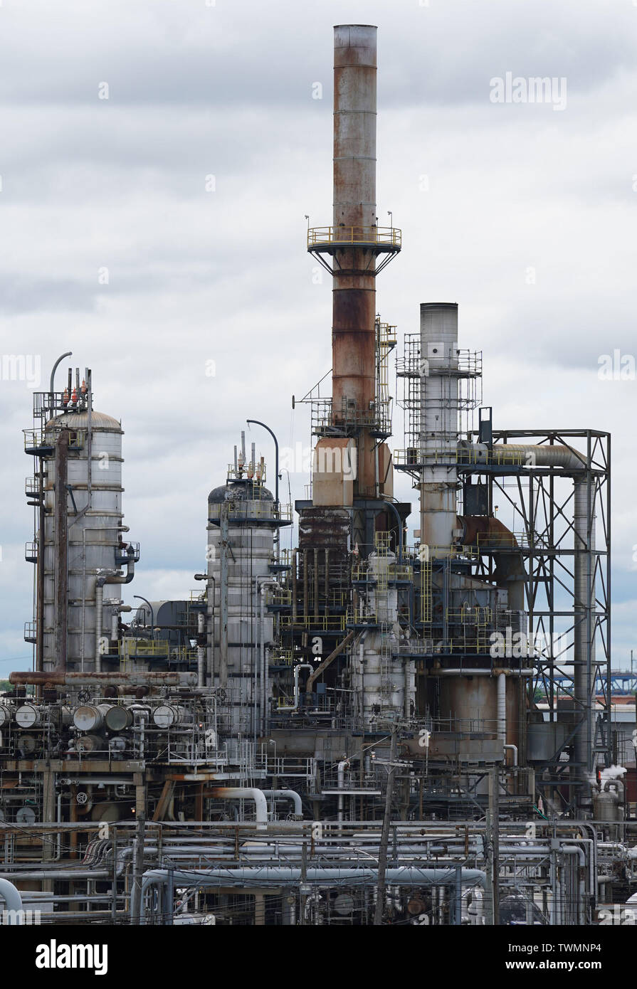 Philadelphia energy solutions fire hi-res stock photography and images ...