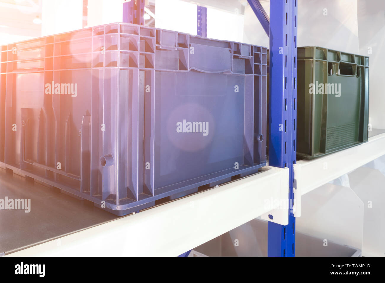 Shipping container hardware hi-res stock photography and images - Alamy