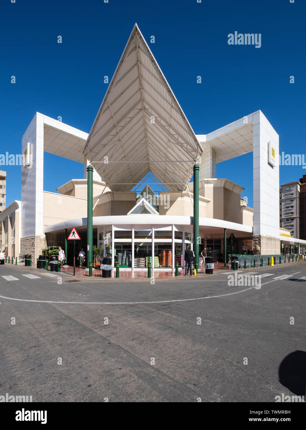 Branch of supermarket chain morrisons hi-res stock photography and ...