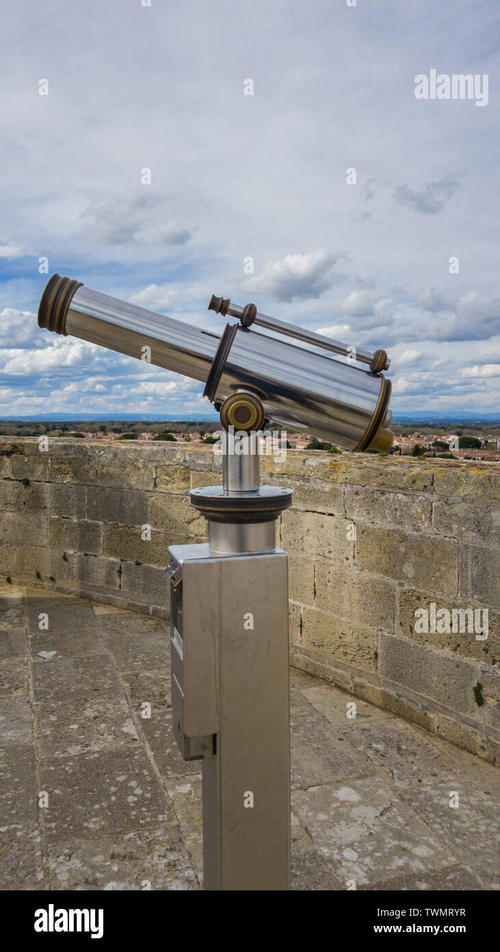 Monocular view hi-res stock photography and images - Alamy