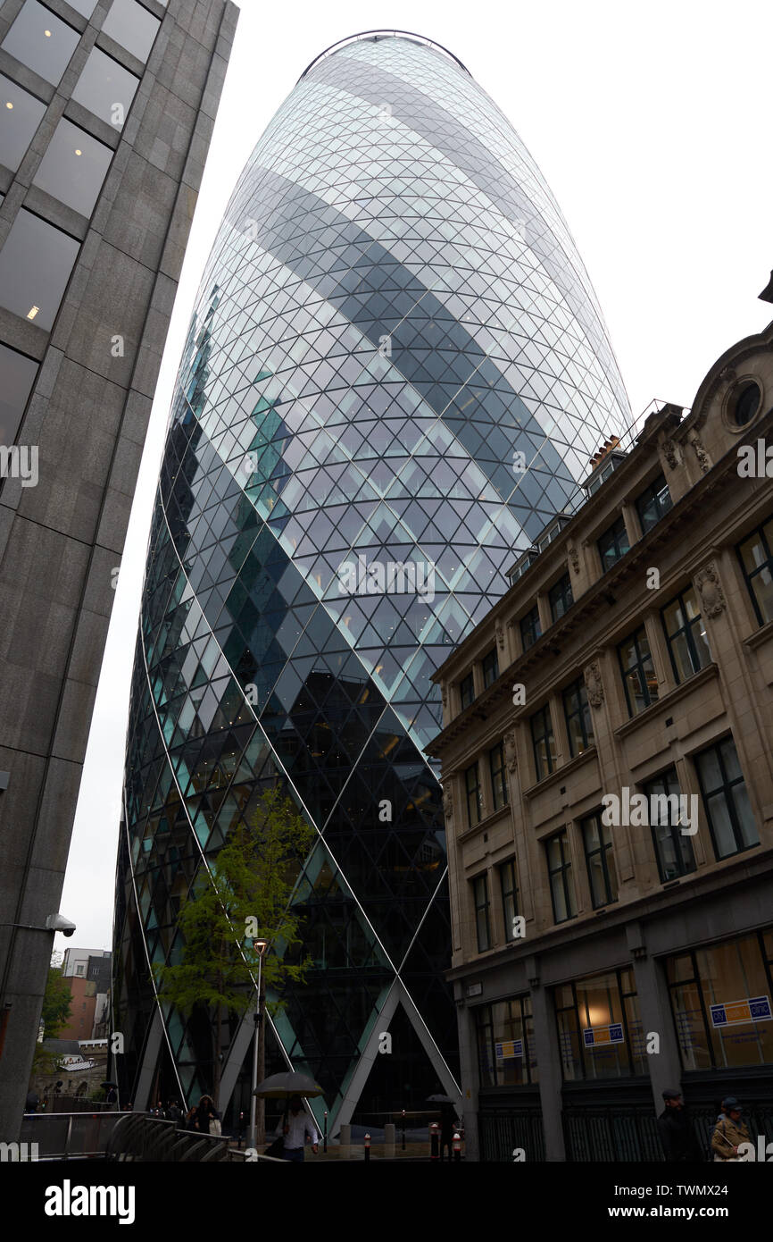 LONDON, ENGLAND/UNITES KINGDOM –– JUNE 12 2019: 30 St Mary Axe (known ...