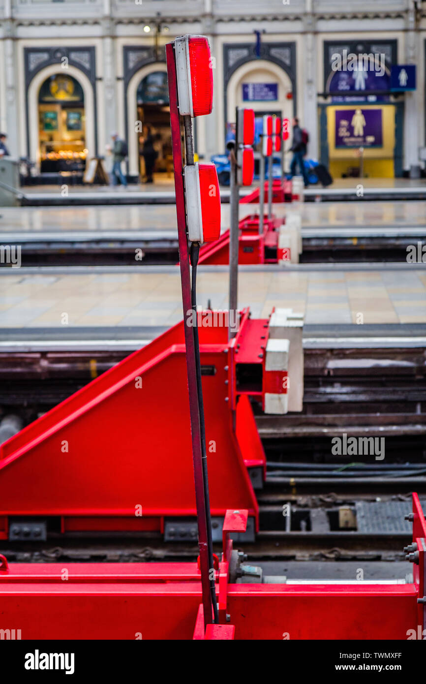 Railway end line buffers hi-res stock photography and images - Alamy