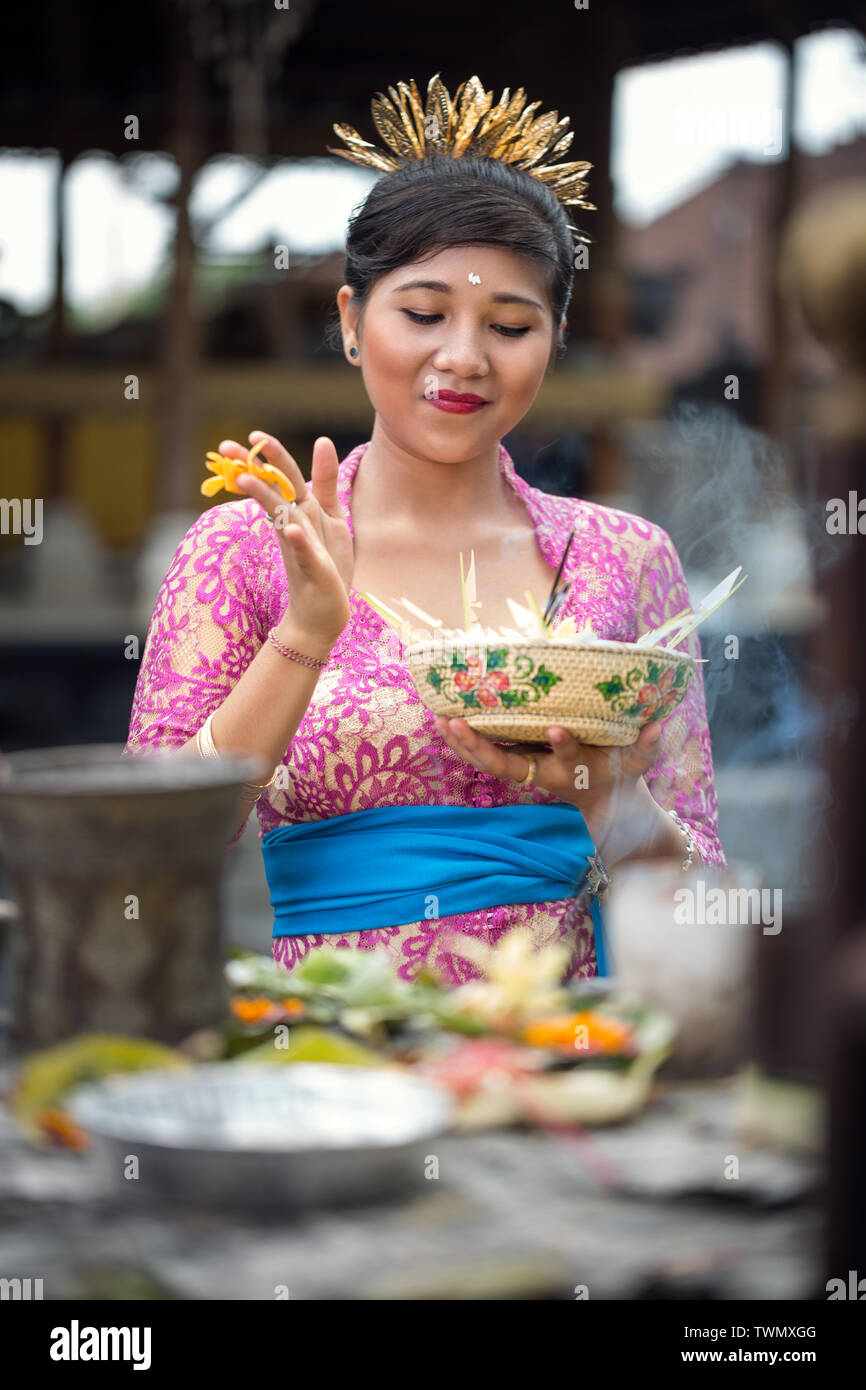 Woman in traditional ceremonial clothing praying in Hindu temple Stock ...