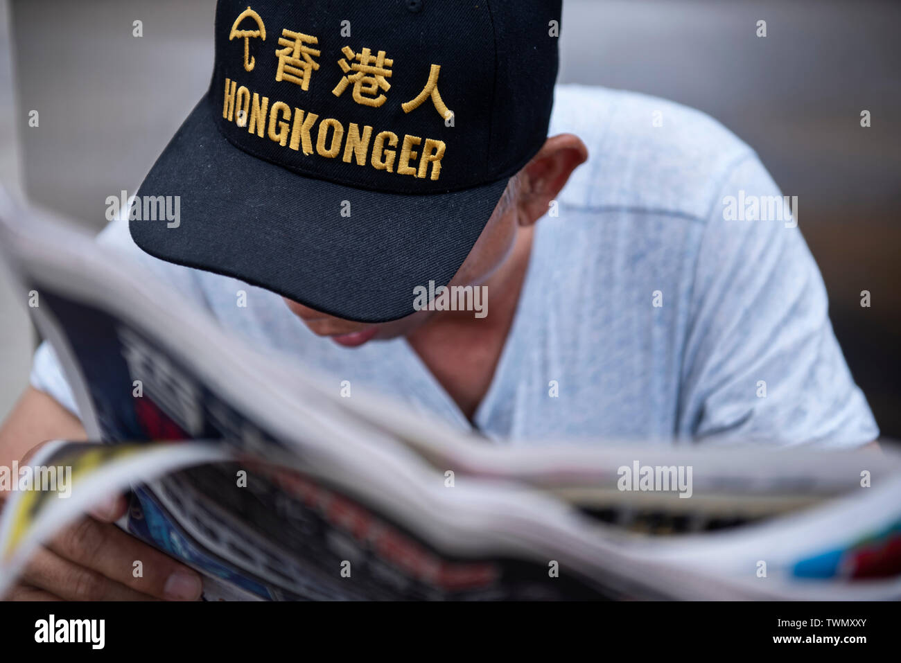 Newspaper placard hi-res stock photography and images - Alamy