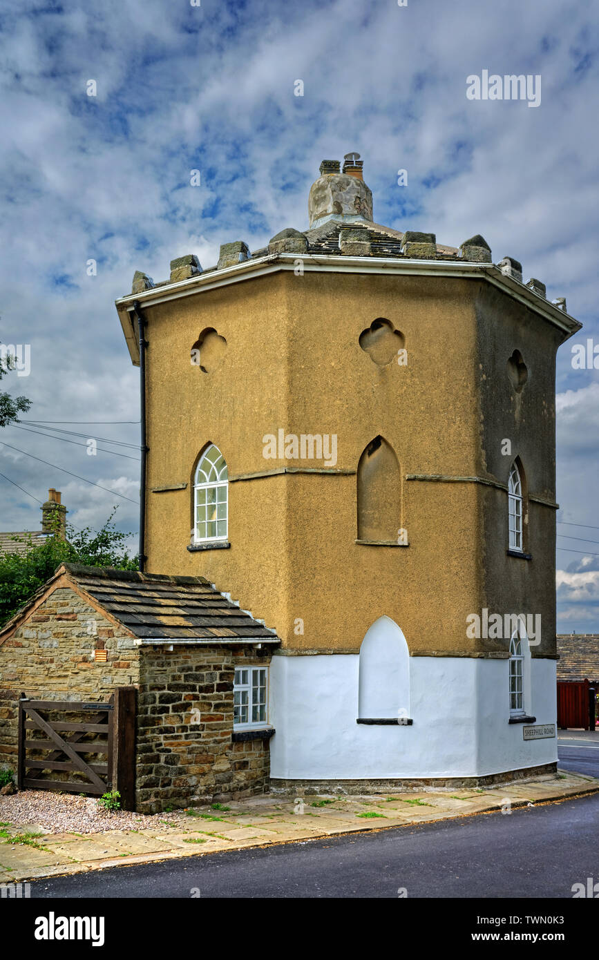 Octagonal summer house hi-res stock photography and images - Alamy