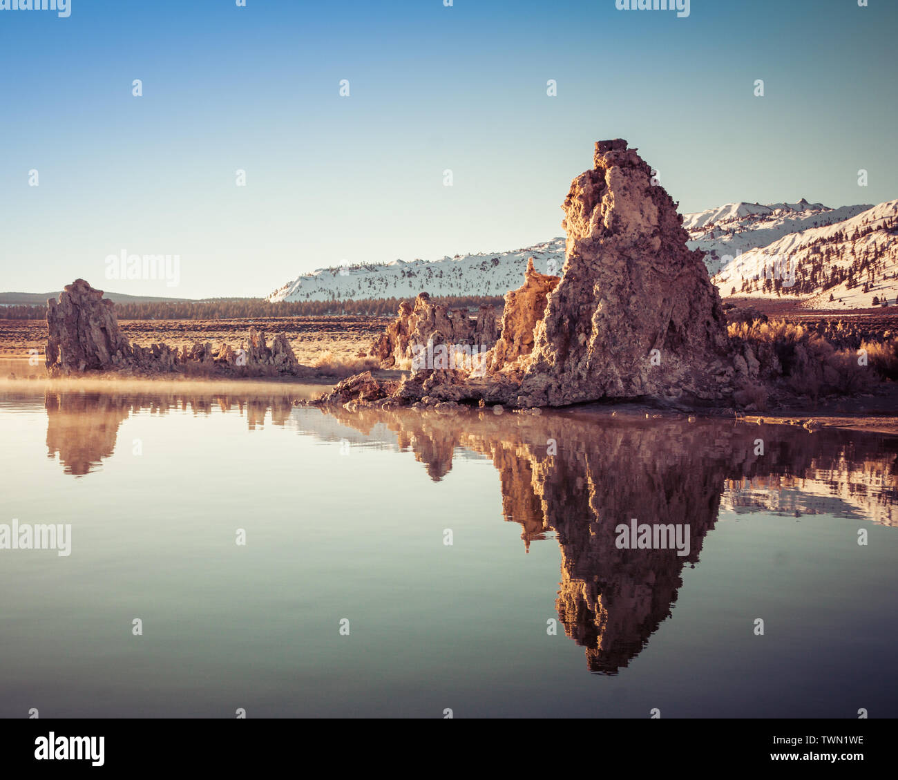 Mono lake tufa sunset sierra hi-res stock photography and images - Alamy