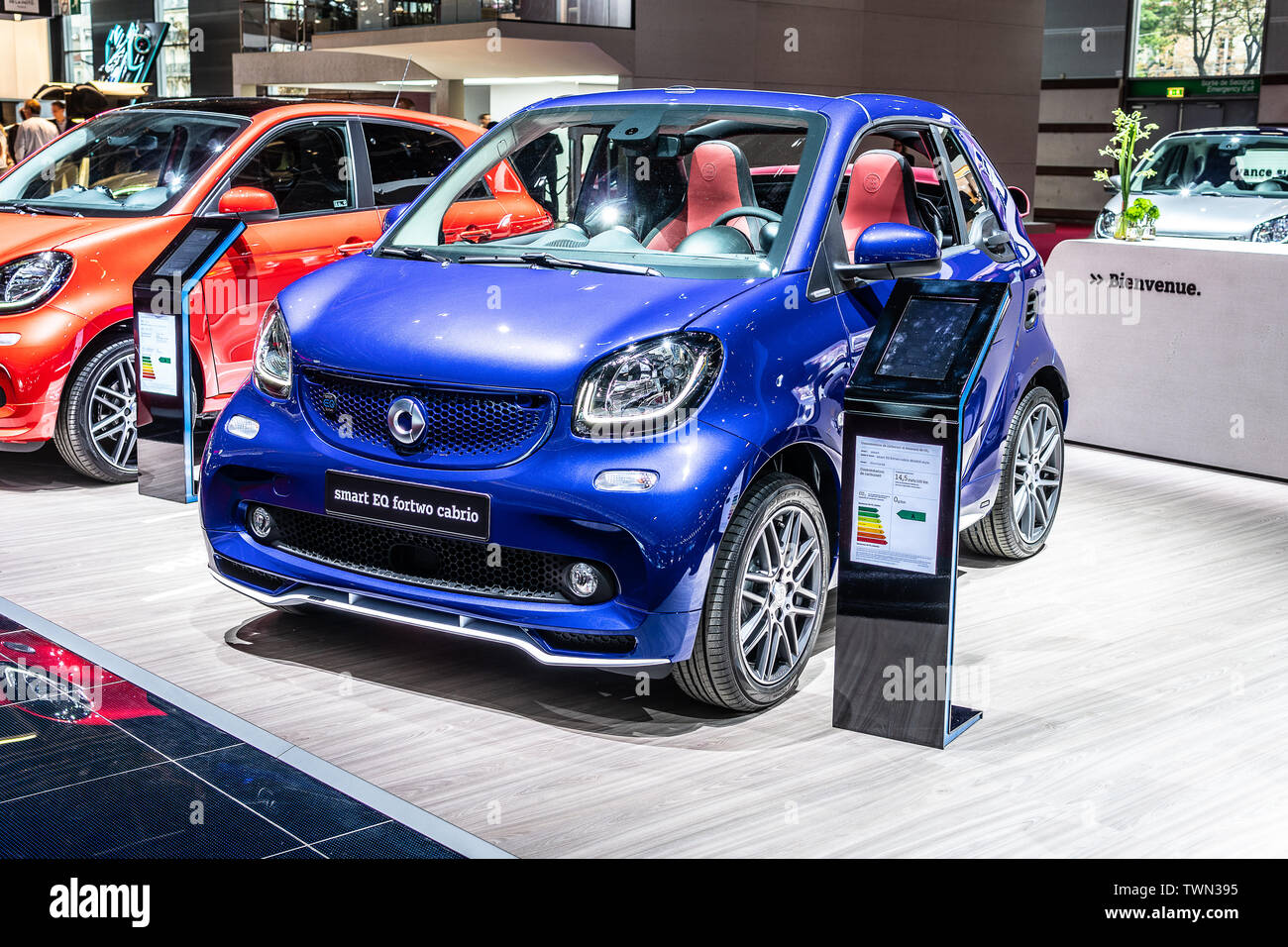 Smart eq fortwo cabrio hi-res stock photography and images - Alamy