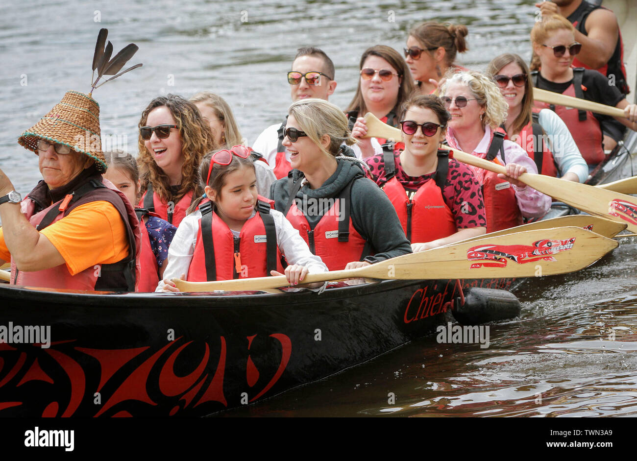 Vancouver, Canada. 21st June, 2019. People paddle in an indigenous ...
