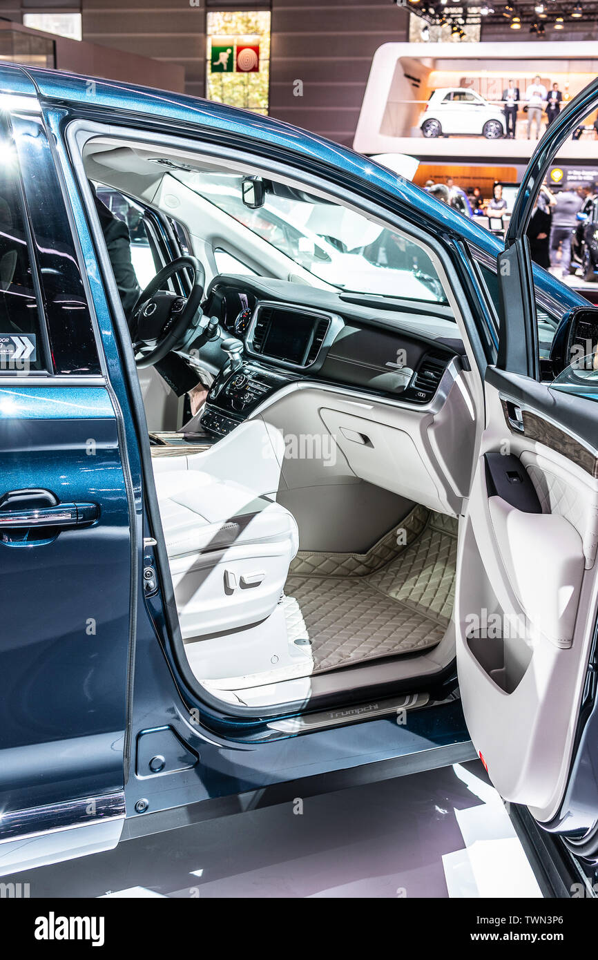 Paris, France, October 02, 2018: GAC Motor GM8 at Mondial Paris Motor ...