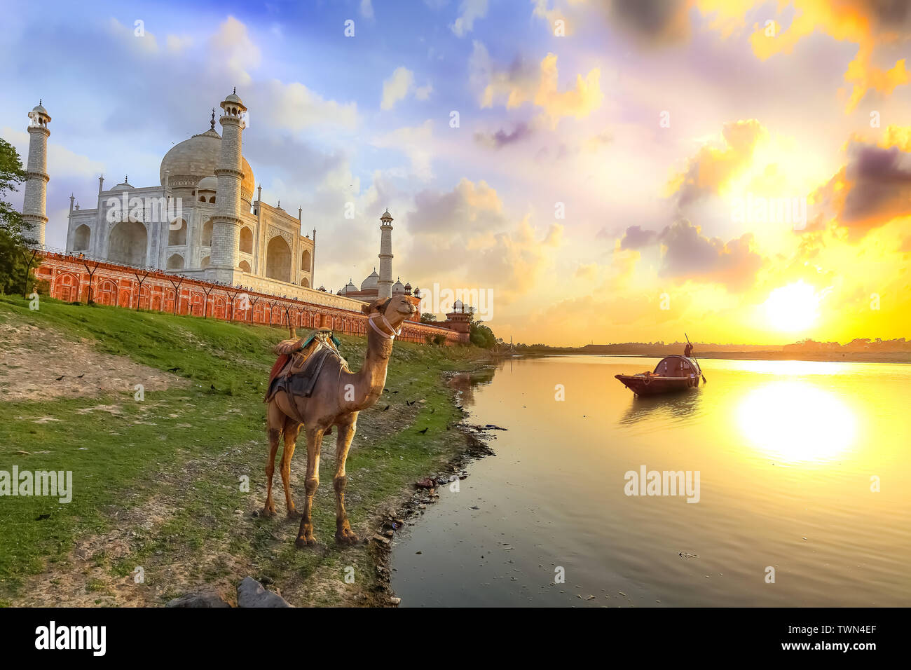 Taj Mahal Agra scenic sunset view from the banks of river Yamuna Stock ...