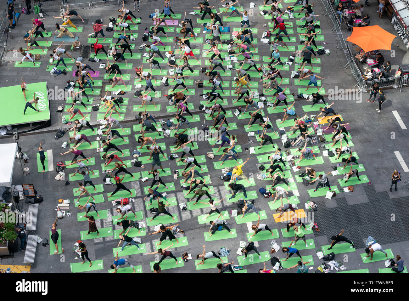 Summer solstice yoga times square hi-res stock photography and images ...