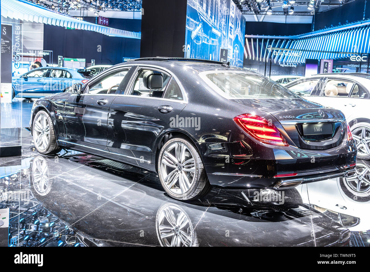 Mercedes maybach s 560 4matic hi-res stock photography and images - Alamy