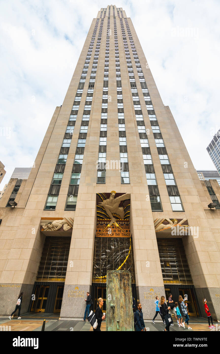 Midtown manhattan fifth avenue hi-res stock photography and images - Alamy