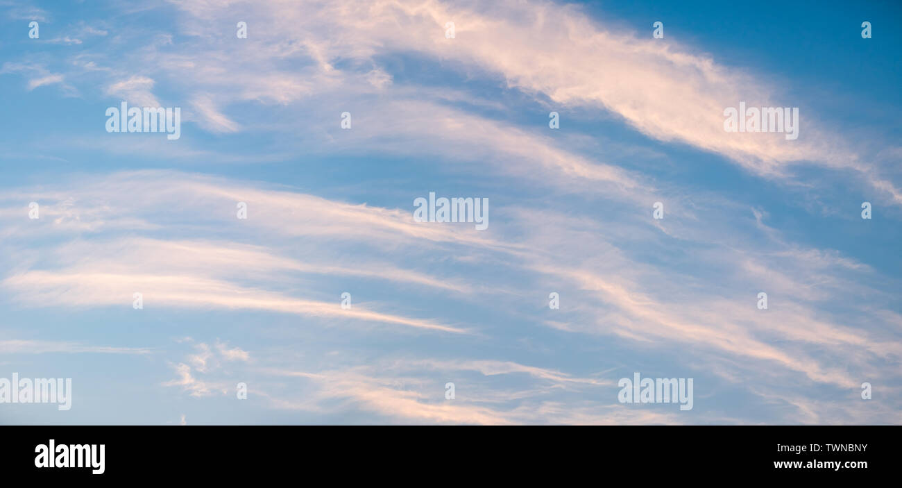 Orange streaky sky hi-res stock photography and images - Alamy