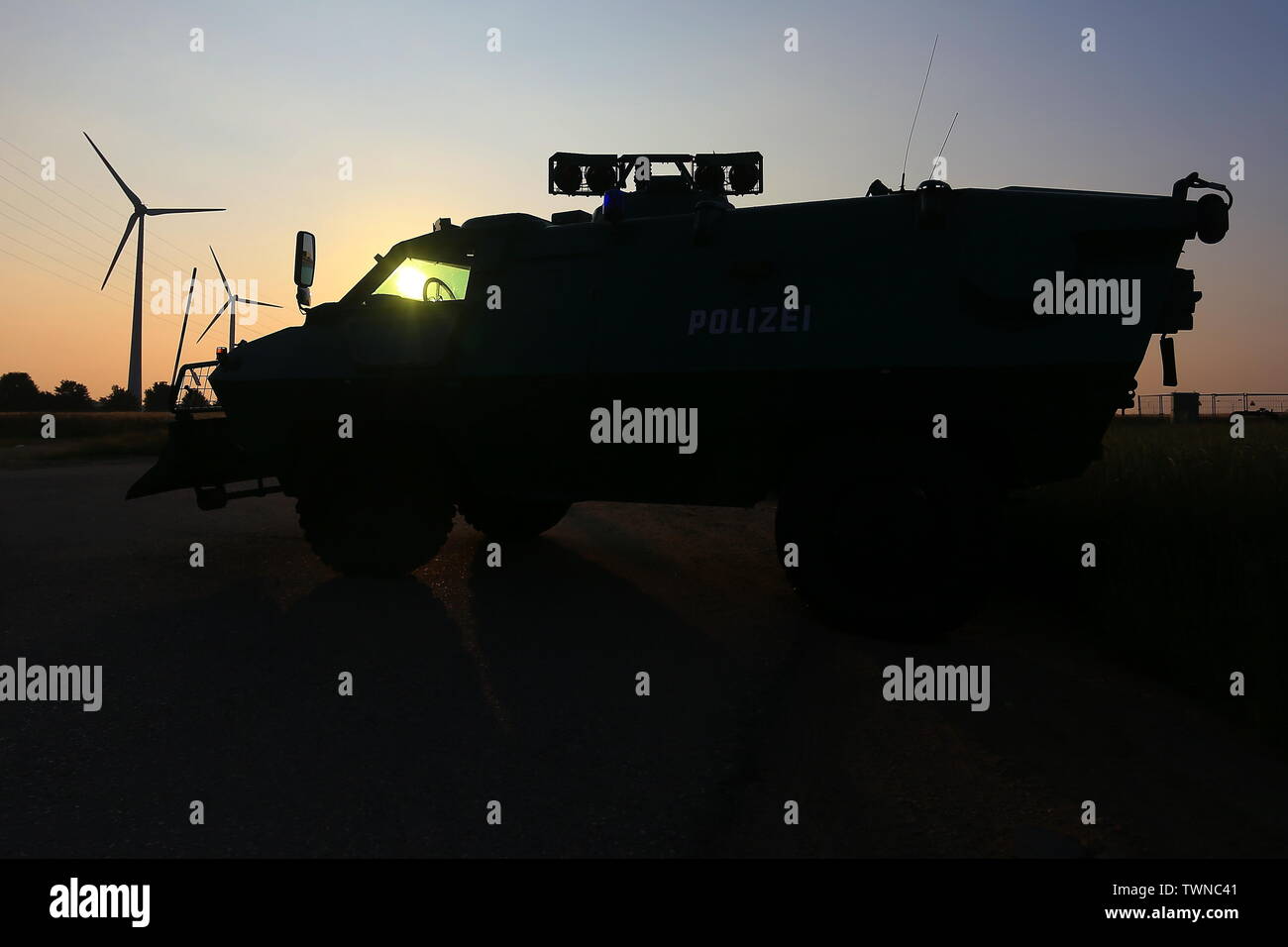 Police tank hi-res stock photography and images - Alamy
