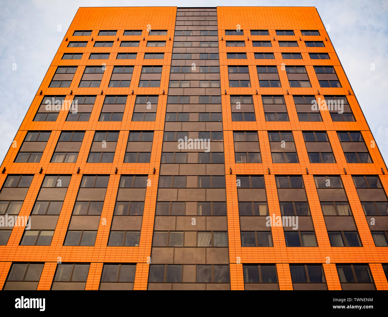 Skyscraper with view from ground hi-res stock photography and images ...