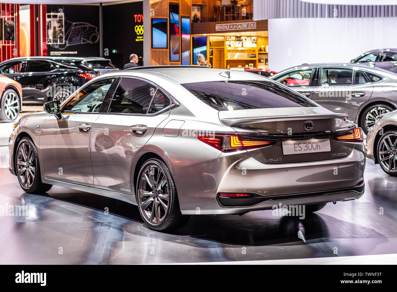 Tnga ga k platform hi-res stock photography and images - Alamy