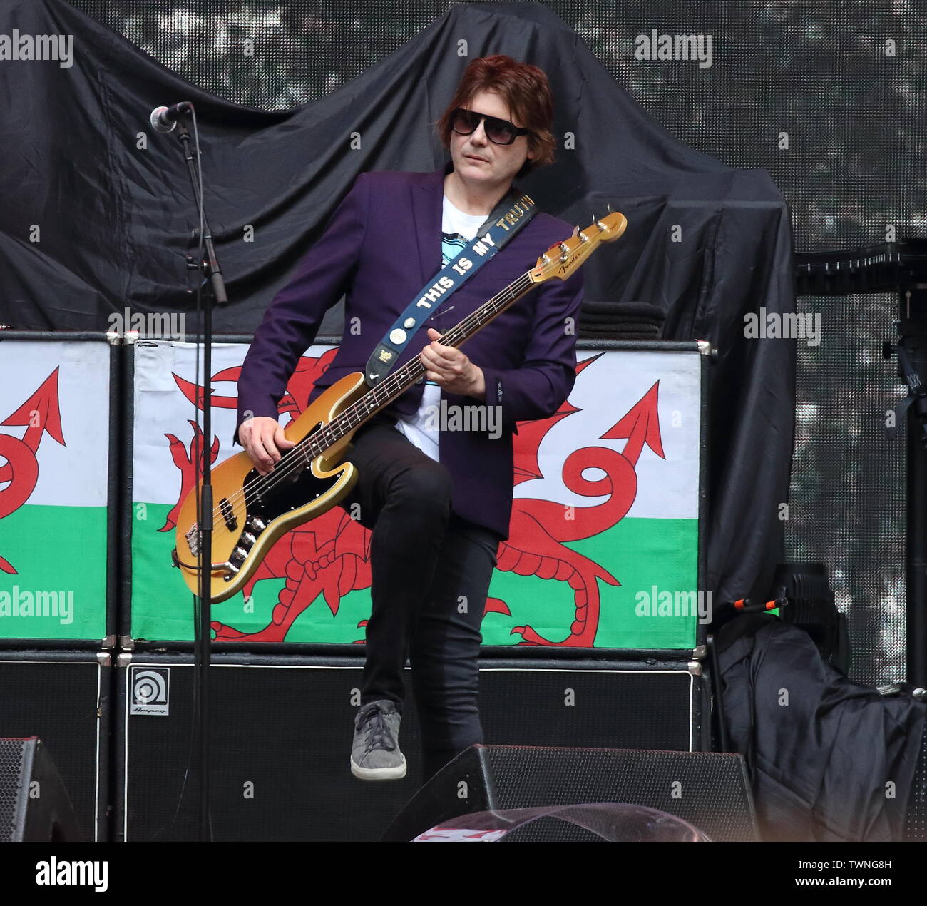 Nicky wire hi-res stock photography and images - Alamy