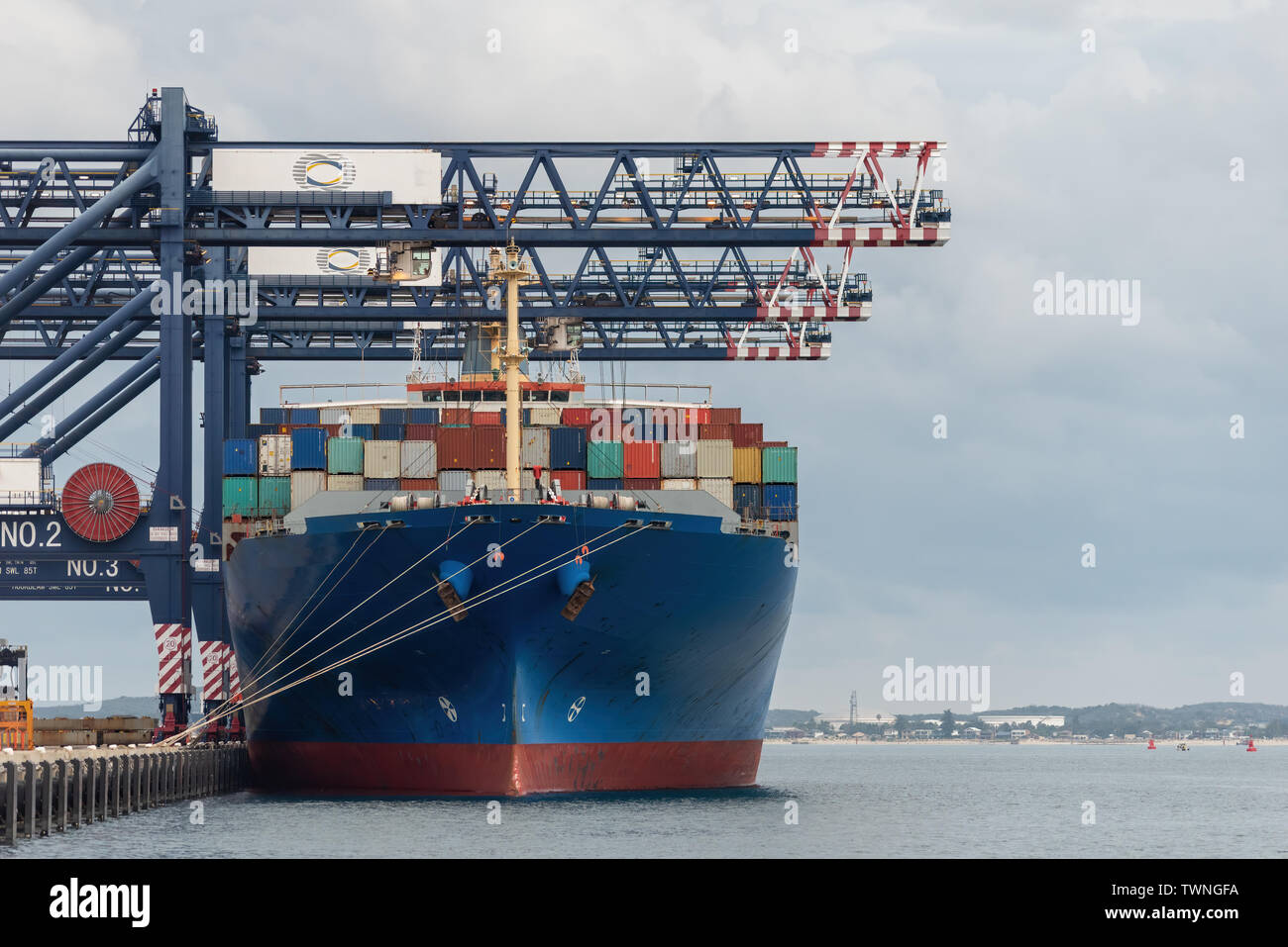 cargo ship at dock waiting to be unloaded Stock Photo - Alamy