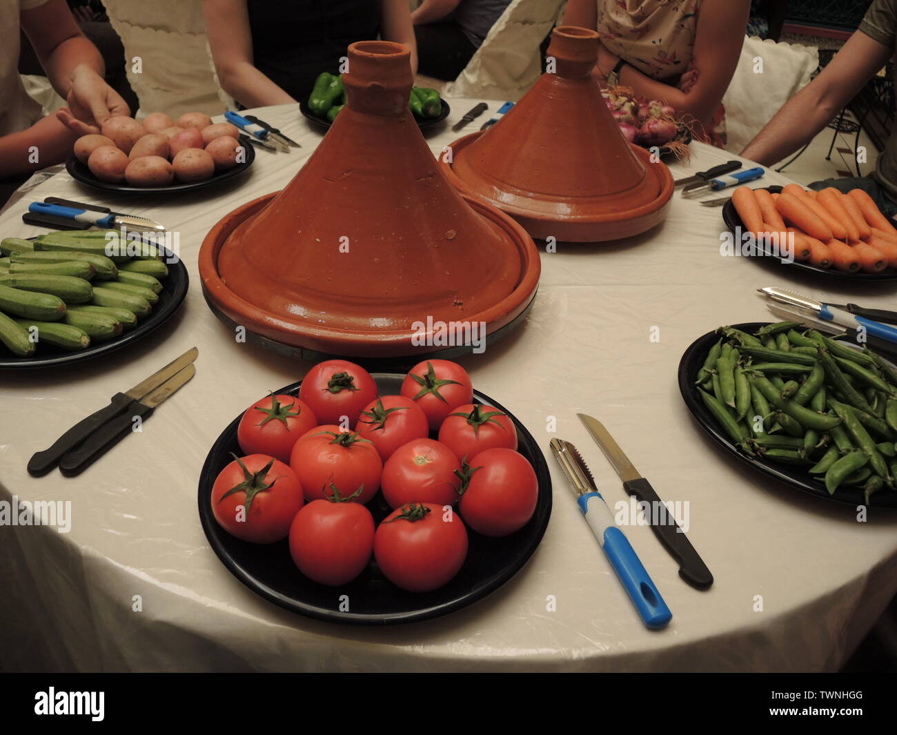 Cooking a tajine in marocco Stock Photo - Alamy
