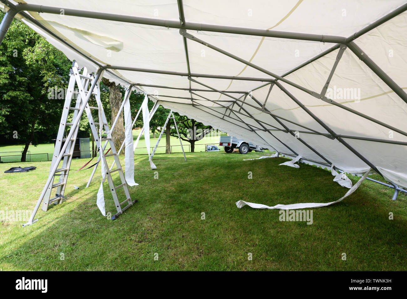 Set on a sloping lawn hi-res stock photography and images - Alamy