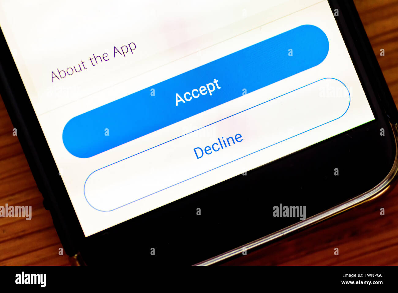 Accept and Decline buttons on smartphone app screen closeup Stock Photo - Alamy