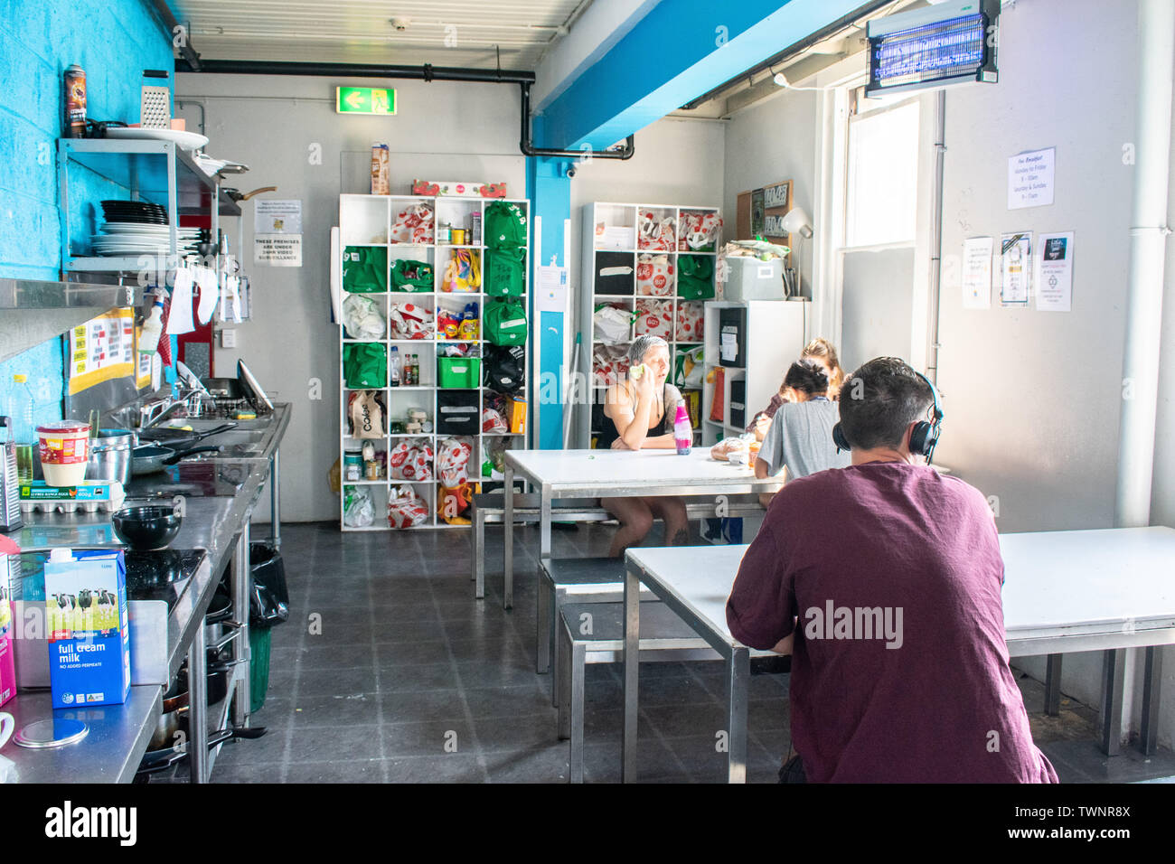 Hostel kitchen hi-res stock photography and images - Alamy