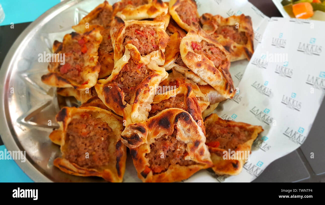 Lebanese meat pies hi-res stock photography and images - Alamy