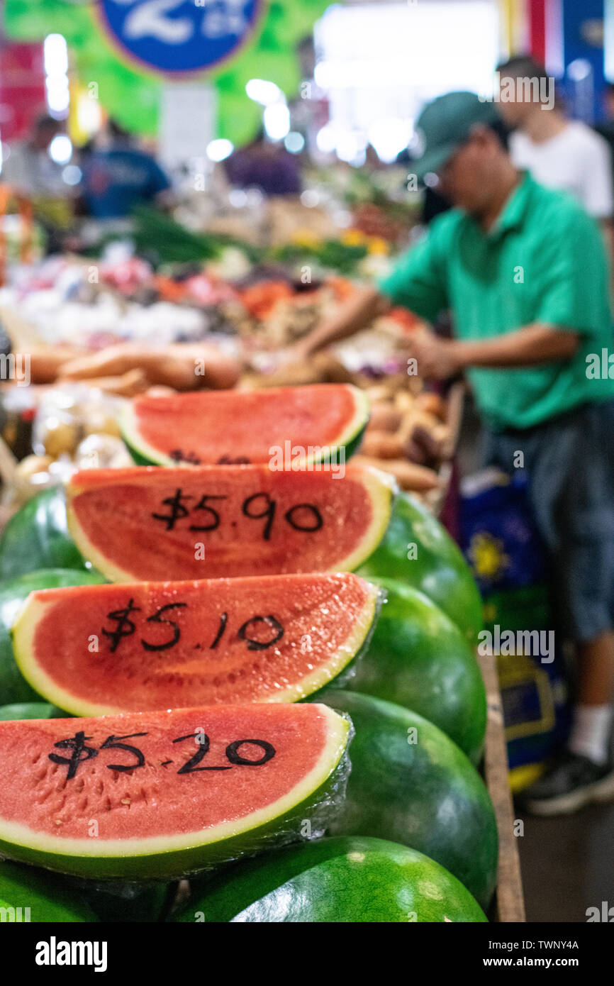 Busy day at Rusty's farmer's market in downtown cairns, queensland ...