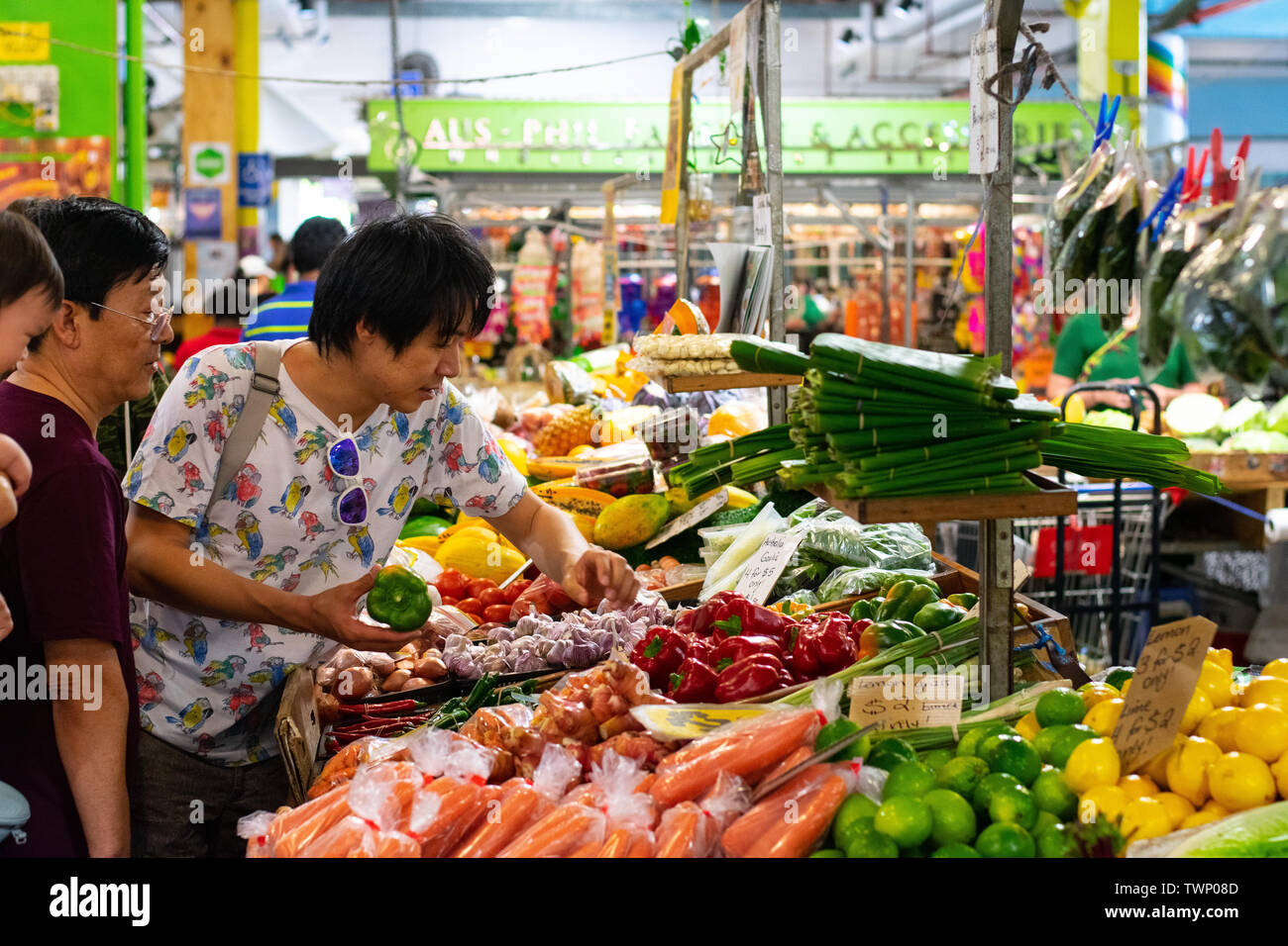 Busy day at Rusty's farmer's market in downtown cairns, queensland ...