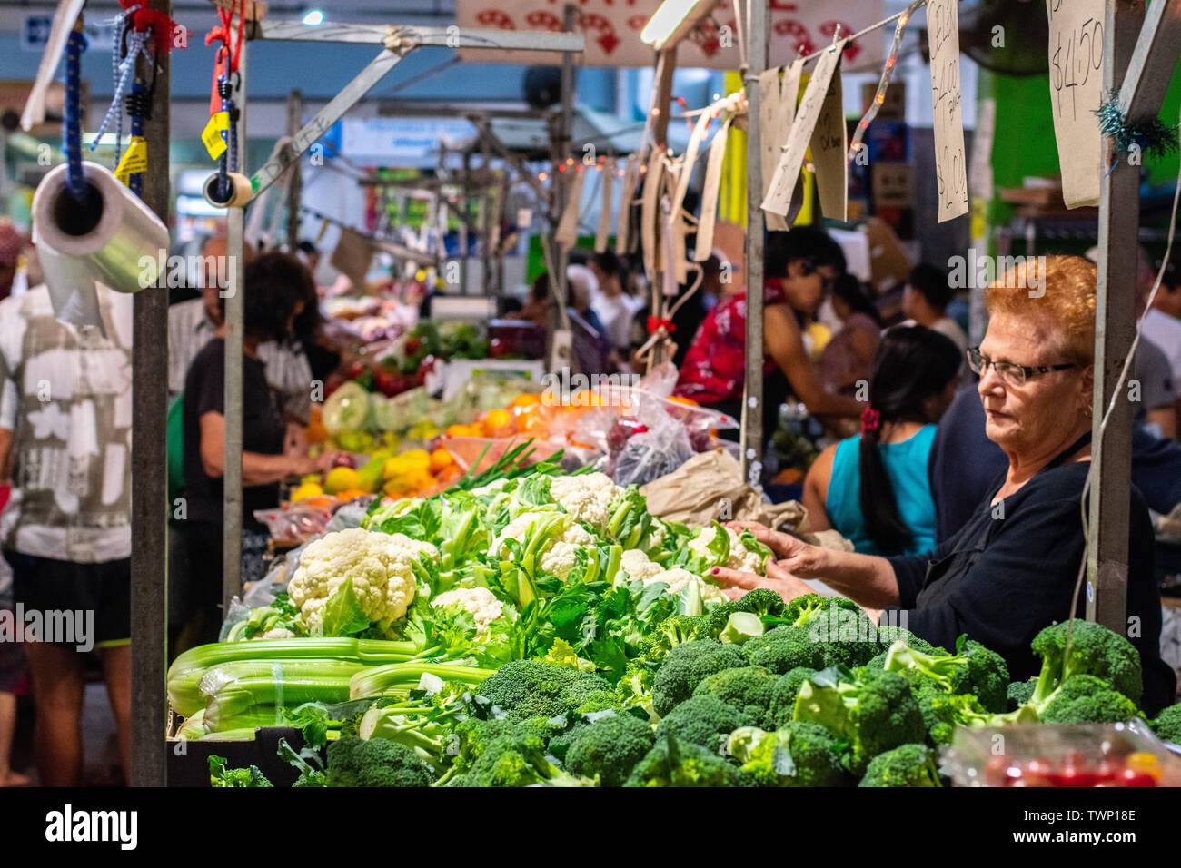 Busy day at Rusty's farmer's market in downtown cairns, queensland ...
