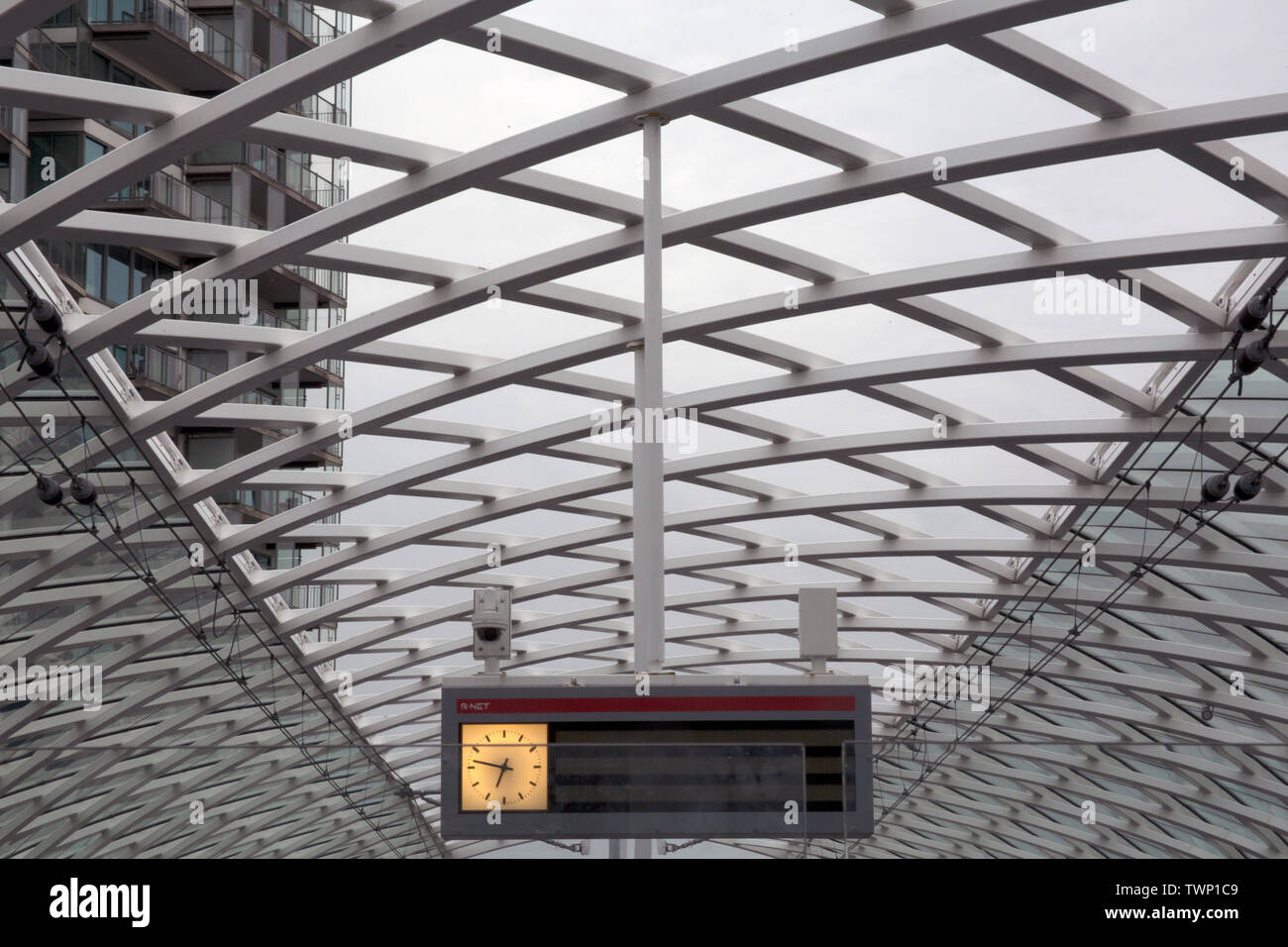 Den Haag Centraal railway station, metro platform for trains to ...