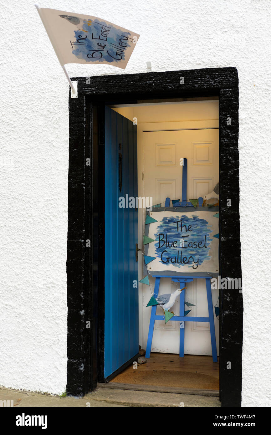 The blue easel gallery hi-res stock photography and images - Alamy