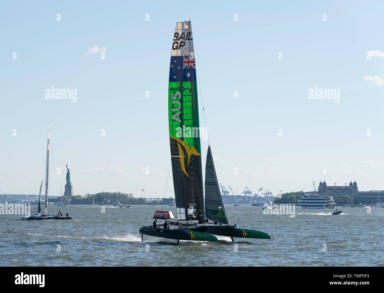 F50 catamaran hi-res stock photography and images - Alamy