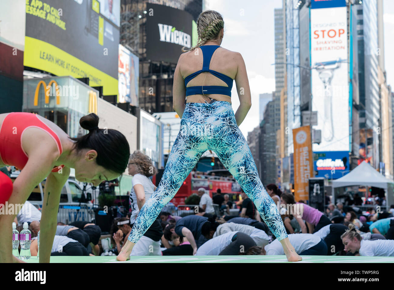 Summer solstice yoga times square hi-res stock photography and images ...