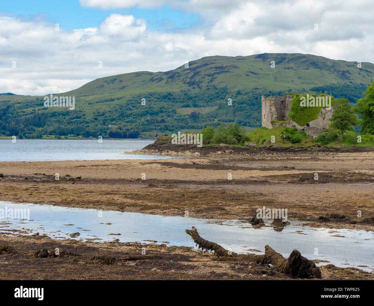 OLd Castle Lachlan at Lachlan Bay, Argyll, Scotland, UK Stock Photo - Alamy