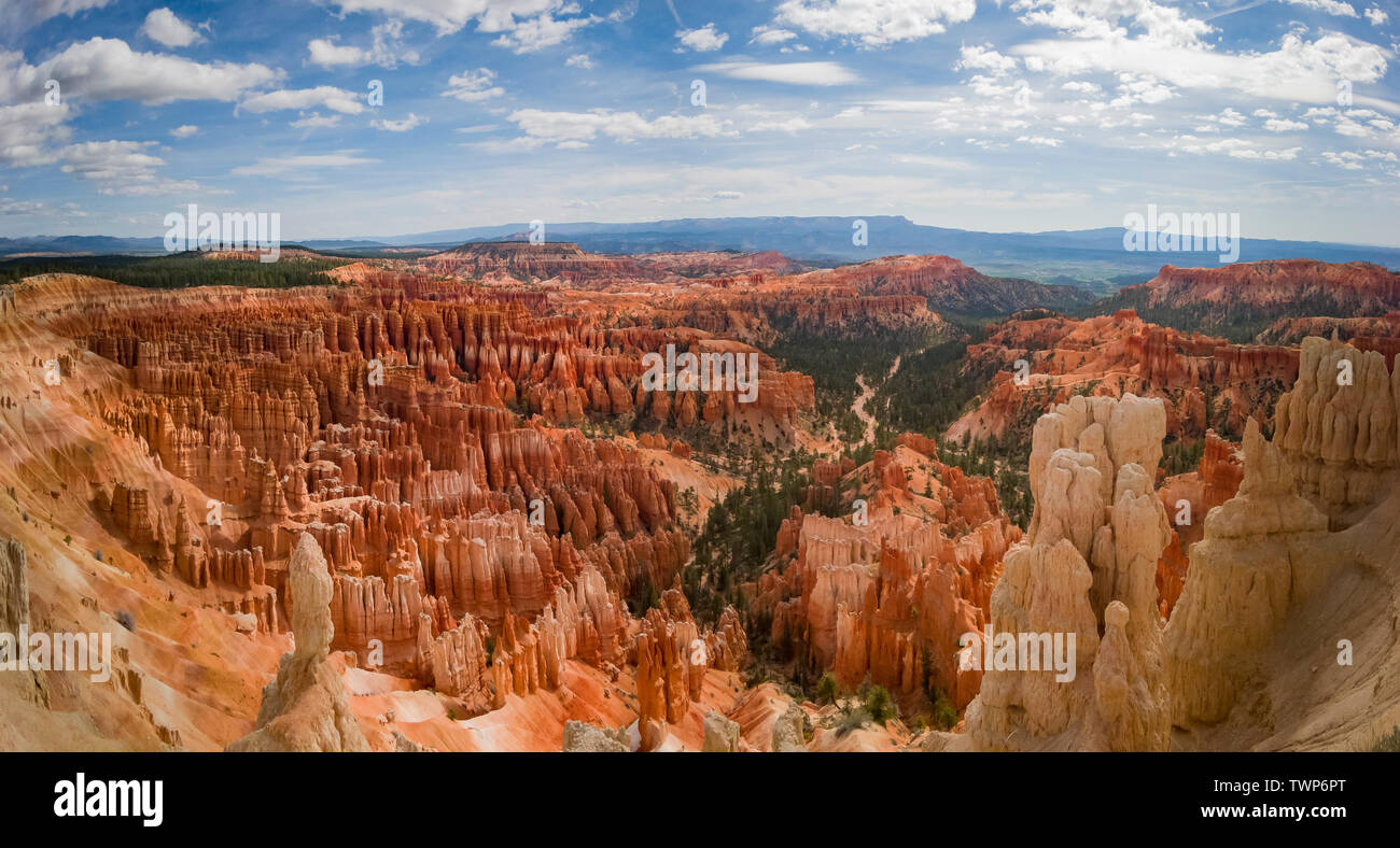 Morning view of the famous Bryce Canyon National Park from Inspiration ...