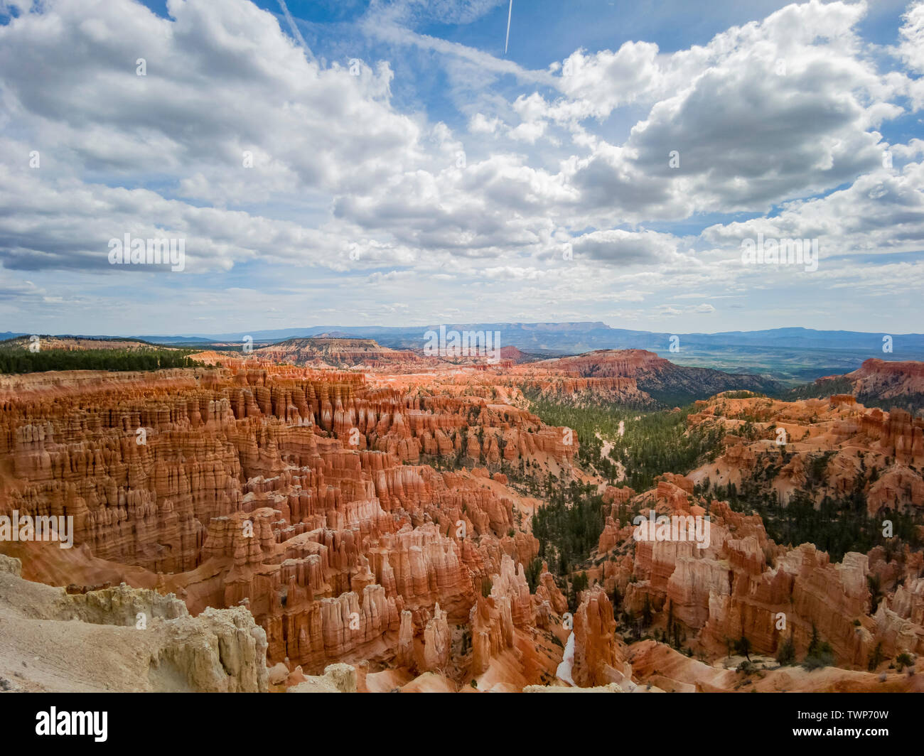 Morning view of the famous Bryce Canyon National Park from Inspiration ...